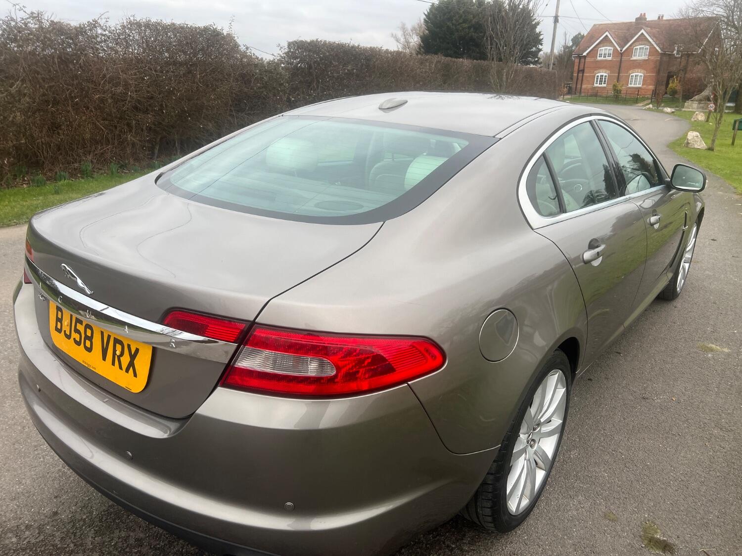 Used JAGUAR XF in Barrack Road West Parley Bh22 8ub, Dorset | Car Buyer ...