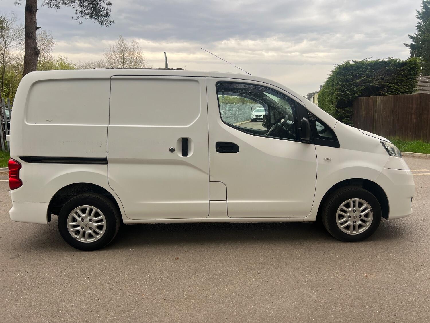 Used NISSAN NV200 in Barrack Road West Parley Bh22 8ub, Dorset | Car ...